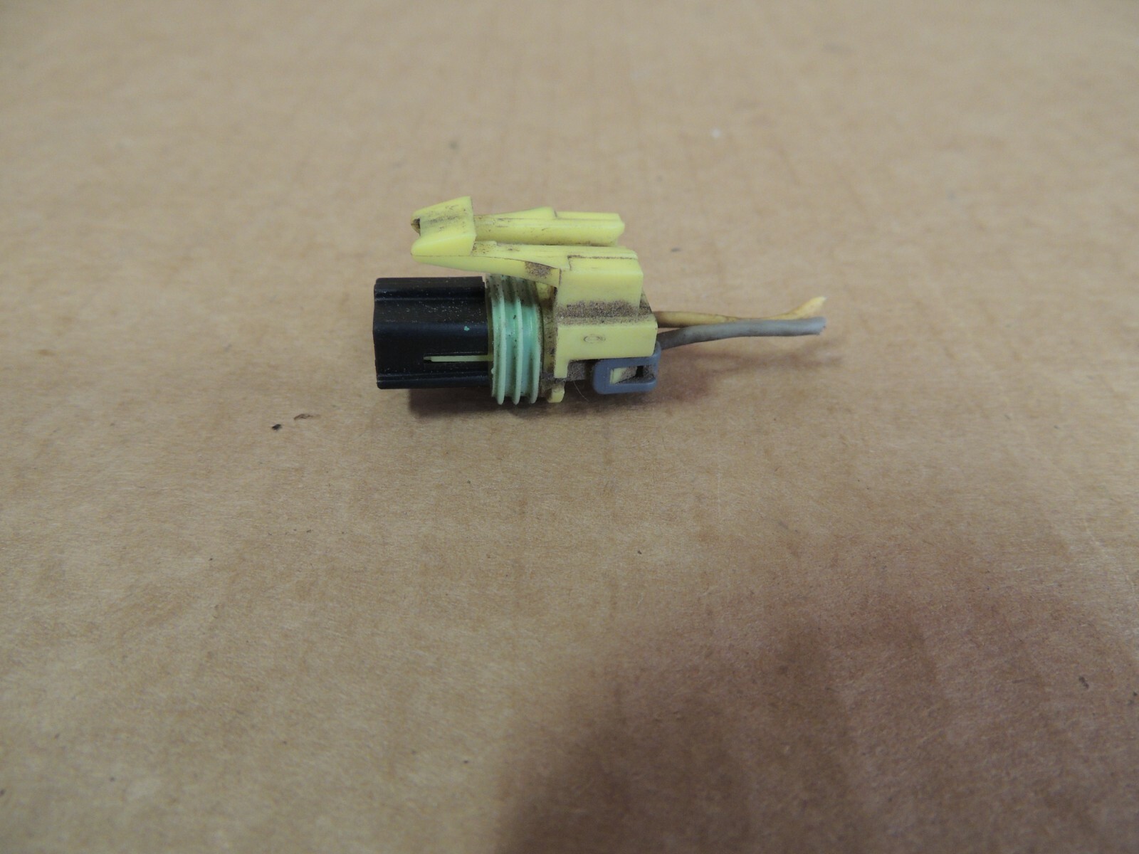 03-06 Chevy Silverado/GMC Sierra Suburban Connector Pigtail OEM ...